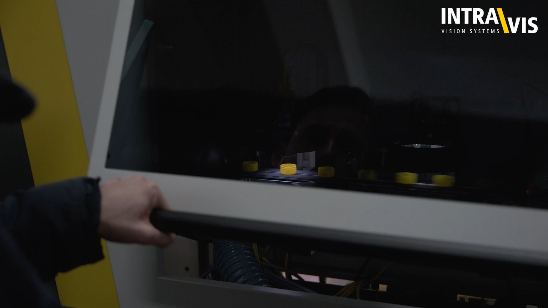 Basic inspection system for the quality control of caps and closures