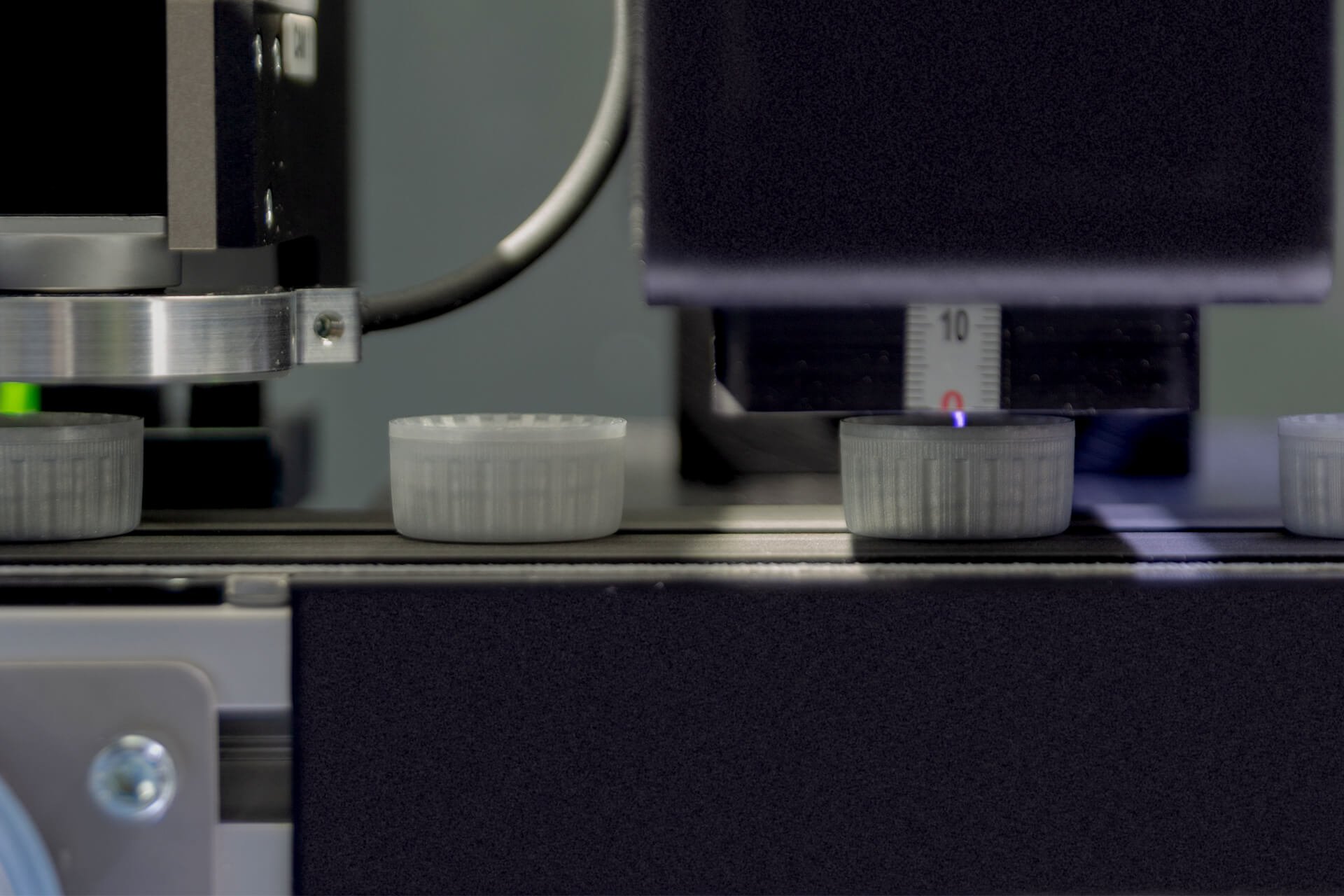 Closure inspection system for quality control test of closures