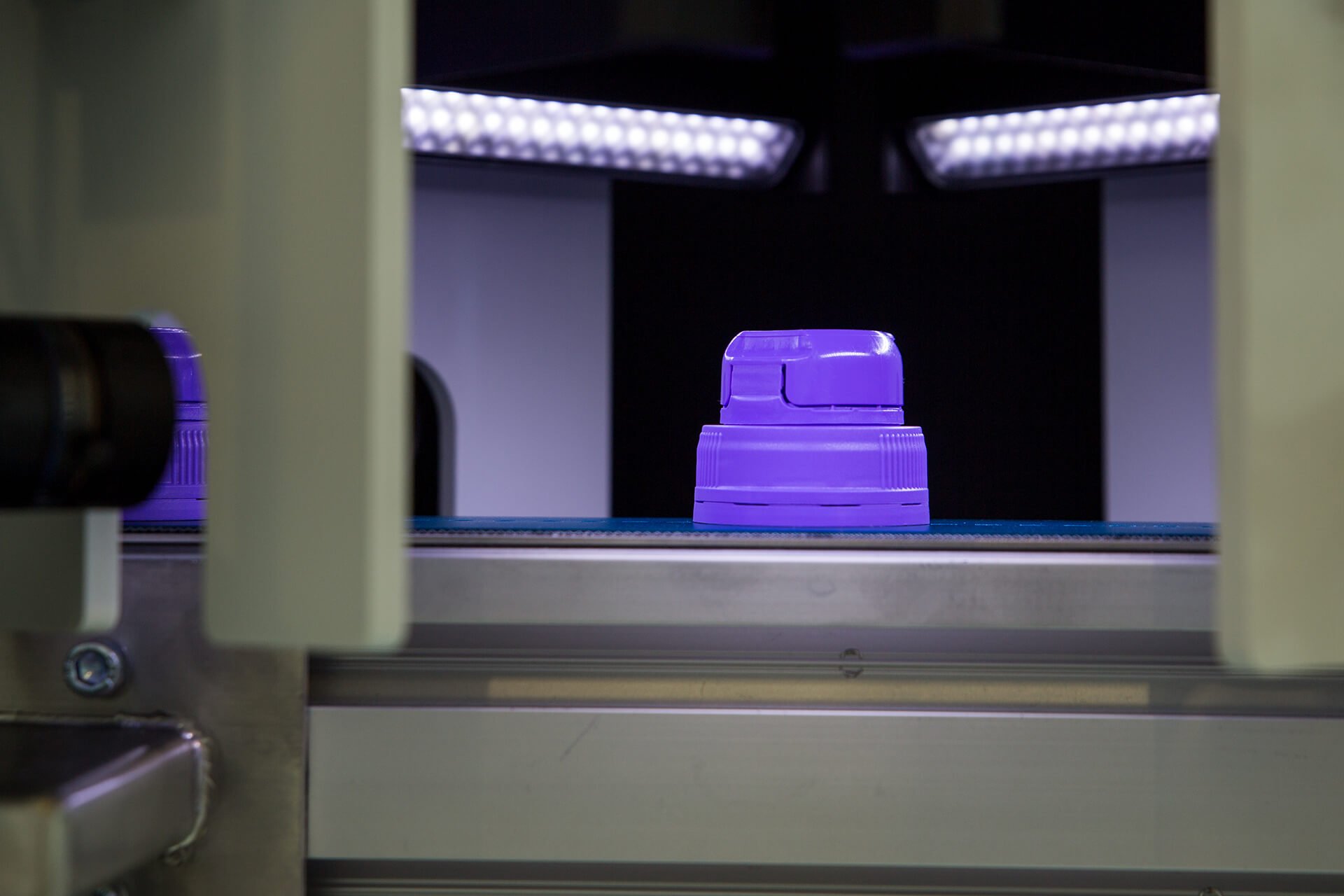 Inspection and quality control of specialty closures by INTRAVIS