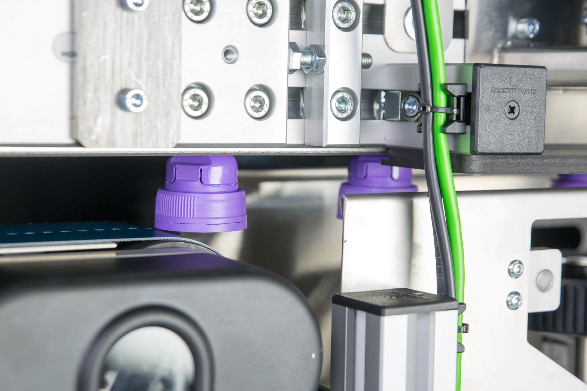 Inspection and quality control of specialty closures by INTRAVIS